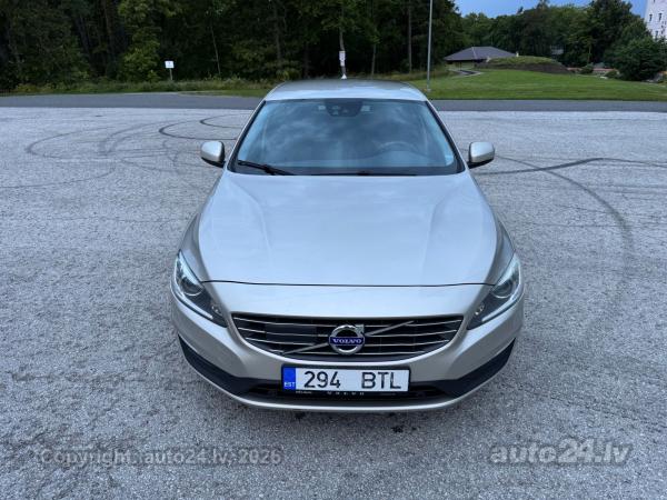 Beige Volvo V60 2017 in Tallinn, with an engine capacity of 1.50 L and mileage of 232 thousand km for 9900 €, photo 2 on AUTOMOTO.COM.LV
