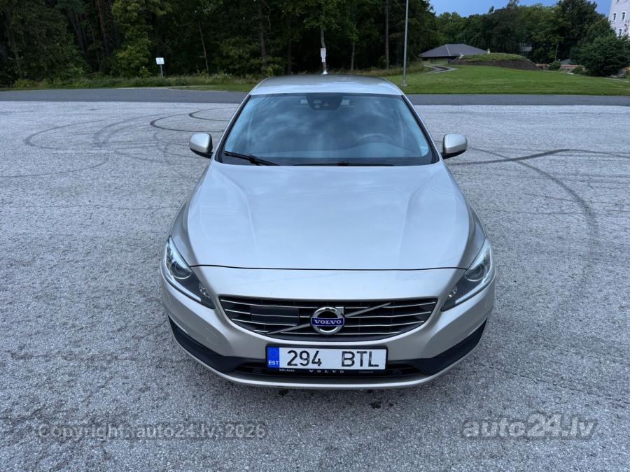 Beige Volvo V60 2017 in Tallinn, with an engine capacity of 1.50 L and mileage of 232 thousand km for 9900 €, photo 3 on AUTOMOTO.COM.LV