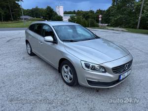 Beige Volvo V60 2017 in Tallinn, with an engine capacity of 1.50 L and mileage of 232 thousand km for 9900 €, photo 4 on AUTOMOTO.COM.LV