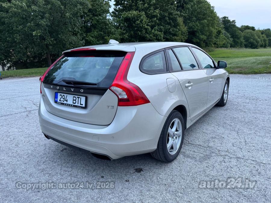 Beige Volvo V60 2017 in Tallinn, with an engine capacity of 1.50 L and mileage of 232 thousand km for 9900 €, photo 5 on AUTOMOTO.COM.LV