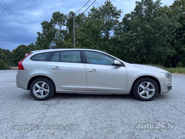 Beige Volvo V60 2017 in Tallinn, with an engine capacity of 1.50 L and mileage of 232 thousand km for 9900 €, photo 6 on AUTOMOTO.COM.LV