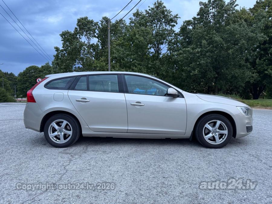 Beige Volvo V60 2017 in Tallinn, with an engine capacity of 1.50 L and mileage of 232 thousand km for 9900 €, photo 7 on AUTOMOTO.COM.LV