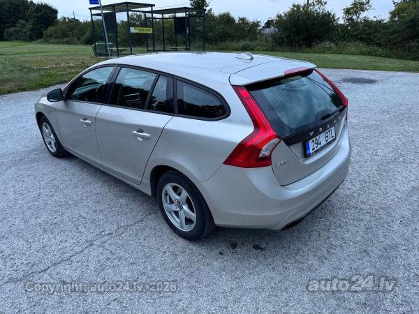 Beige Volvo V60 2017 in Tallinn, with an engine capacity of 1.50 L and mileage of 232 thousand km for 9900 €, photo 7 on AUTOMOTO.COM.LV