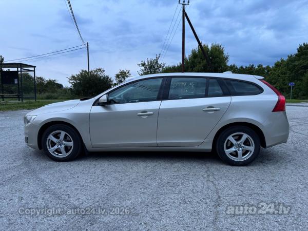 Beige Volvo V60 2017 in Tallinn, with an engine capacity of 1.50 L and mileage of 232 thousand km for 9900 €, photo 8 on AUTOMOTO.COM.LV