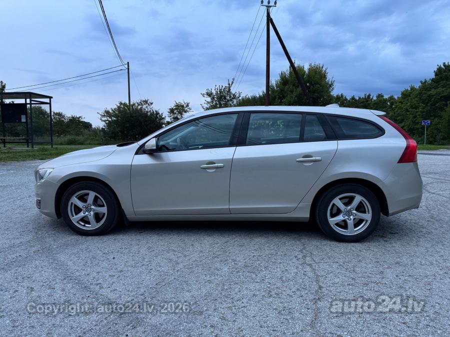 Beige Volvo V60 2017 in Tallinn, with an engine capacity of 1.50 L and mileage of 232 thousand km for 9900 €, photo 9 on AUTOMOTO.COM.LV