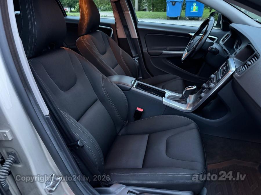 Beige Volvo V60 2017 in Tallinn, with an engine capacity of 1.50 L and mileage of 232 thousand km for 9900 €, photo 11 on AUTOMOTO.COM.LV