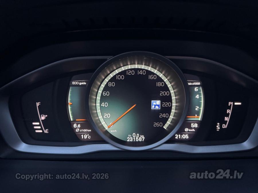 Beige Volvo V60 2017 in Tallinn, with an engine capacity of 1.50 L and mileage of 232 thousand km for 9900 €, photo 15 on AUTOMOTO.COM.LV