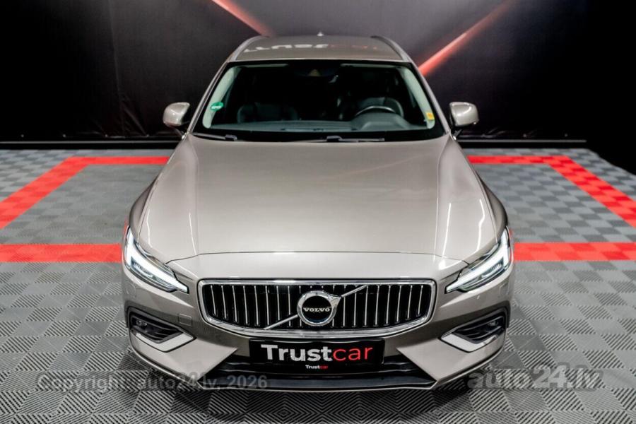Beige Volvo V60 2018 in Parnu, with an engine capacity of 2.00 L and mileage of 213 thousand km for 17300 €, photo 5 on AUTOMOTO.COM.LV