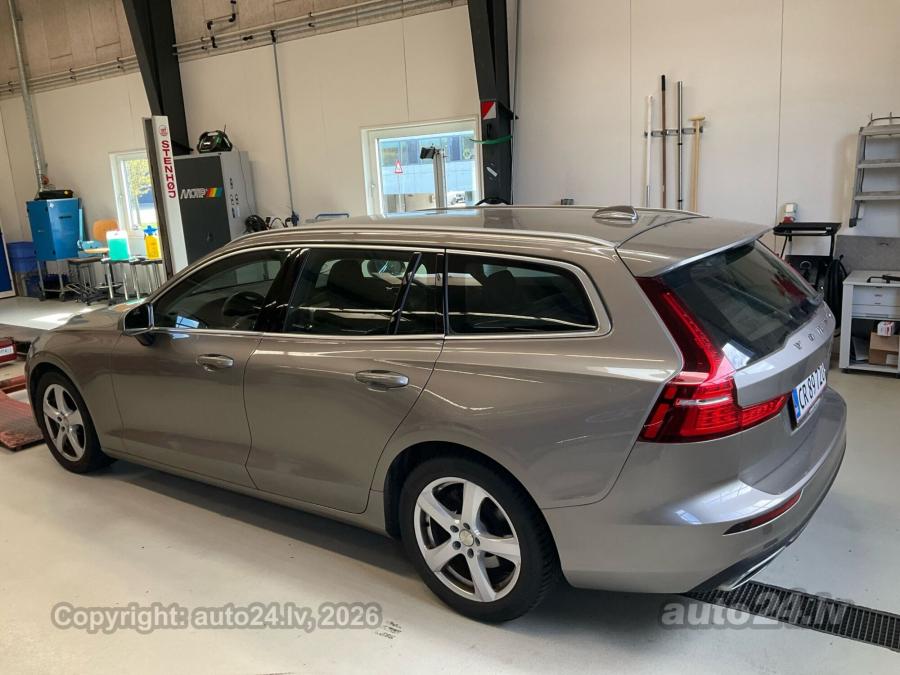 Smilšu krāsa Volvo V60 2020 Tartu, ar dzinēja tilpumu 2.00 L un nobraukumu 228 tūkst. km par 17900 €, foto 5 vietnē AUTOMOTO.COM.LV
