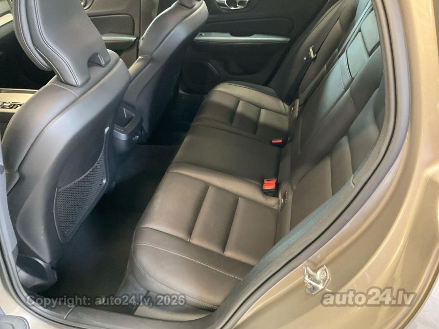 Smilšu krāsa Volvo V60 2020 Tartu, ar dzinēja tilpumu 2.00 L un nobraukumu 228 tūkst. km par 17900 €, foto 12 vietnē AUTOMOTO.COM.LV