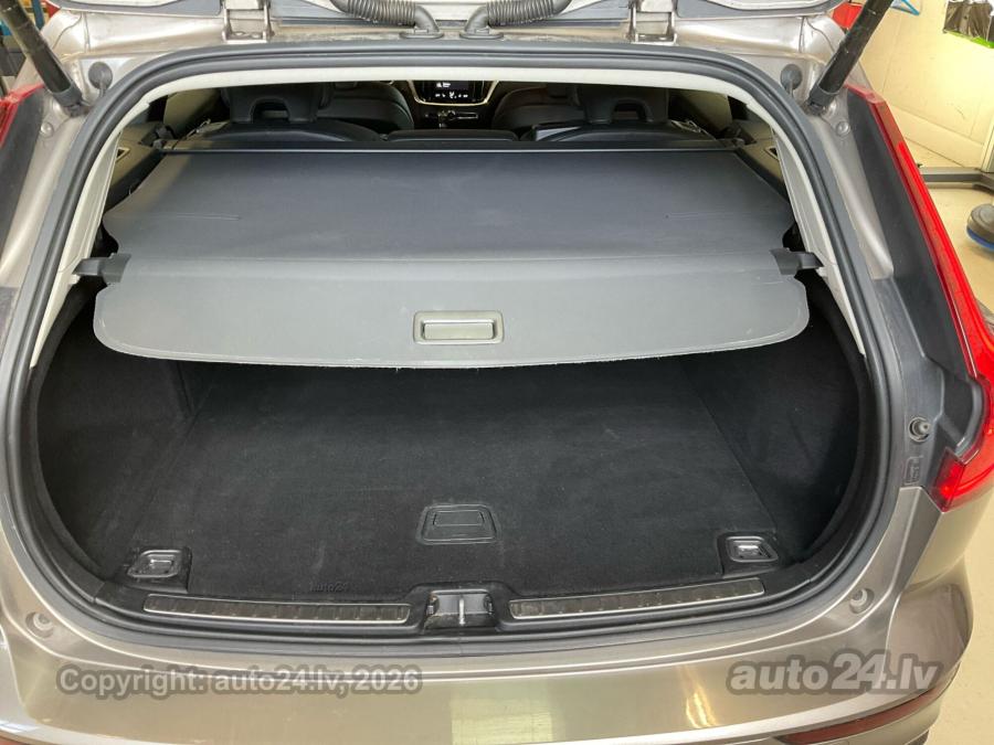 Smilšu krāsa Volvo V60 2020 Tartu, ar dzinēja tilpumu 2.00 L un nobraukumu 228 tūkst. km par 17900 €, foto 13 vietnē AUTOMOTO.COM.LV