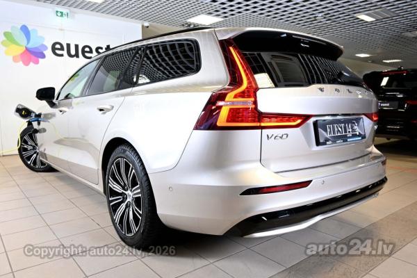 Smilšu krāsa Volvo V60 2025 Tallina, ar dzinēja tilpumu 2.00 L un nobraukumu 25 tūkst. km par 45990 €, foto 1 vietnē AUTOMOTO.COM.LV