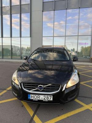 Black Volvo V60 2011 in Vilnius, with an engine capacity of 2.00 L and mileage of 500 thousand km for 2900 €, photo 4 on AUTOMOTO.COM.LV