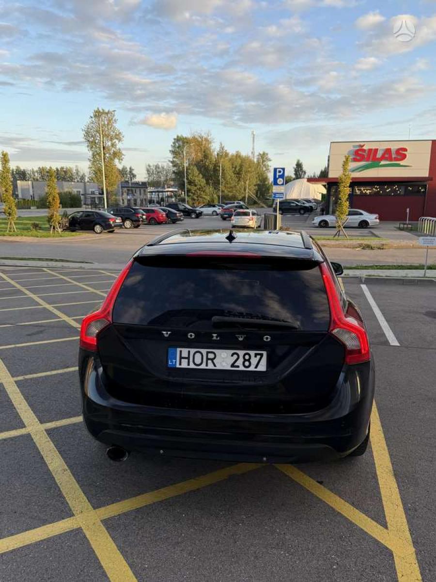 Black Volvo V60 2011 in Vilnius, with an engine capacity of 2.00 L and mileage of 500 thousand km for 2900 €, photo 8 on AUTOMOTO.COM.LV
