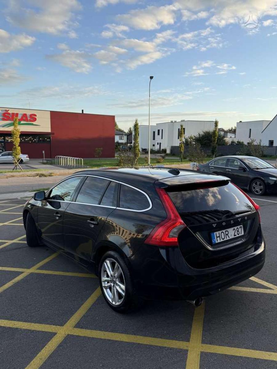 Black Volvo V60 2011 in Vilnius, with an engine capacity of 2.00 L and mileage of 500 thousand km for 2900 €, photo 9 on AUTOMOTO.COM.LV