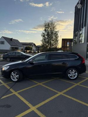 Black Volvo V60 2011 in Vilnius, with an engine capacity of 2.00 L and mileage of 500 thousand km for 2900 €, photo 10 on AUTOMOTO.COM.LV