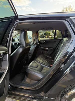 Black Volvo V60 2011 in Vilnius, with an engine capacity of 2.00 L and mileage of 500 thousand km for 2900 €, photo 11 on AUTOMOTO.COM.LV