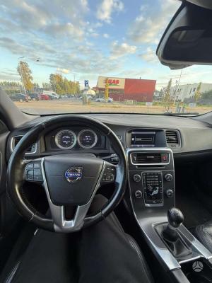 Black Volvo V60 2011 in Vilnius, with an engine capacity of 2.00 L and mileage of 500 thousand km for 2900 €, photo 14 on AUTOMOTO.COM.LV