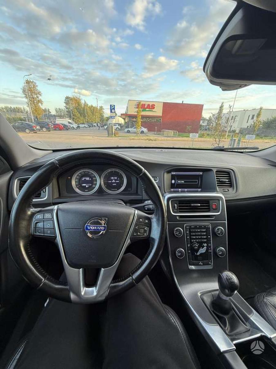 Black Volvo V60 2011 in Vilnius, with an engine capacity of 2.00 L and mileage of 500 thousand km for 2900 €, photo 14 on AUTOMOTO.COM.LV