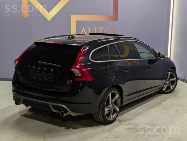Black Volvo V60 2011 in Jurmala, with an engine capacity of 2.40 L and mileage of 220 thousand km for 8990 €, photo 4 on AUTOMOTO.COM.LV