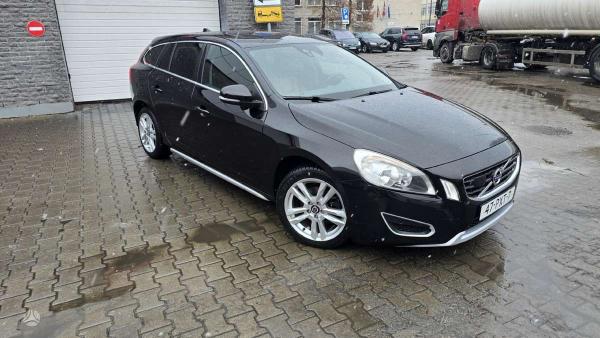 Black Volvo V60 2011 in Vilnius, with an engine capacity of 2.00 L and mileage of 337 thousand km for 6290 €, photo 1 on AUTOMOTO.COM.LV