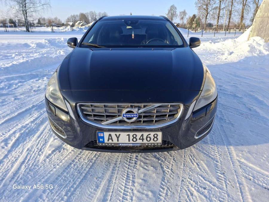 Melns Volvo V60 2011 Pasvalys, ar dzinēja tilpumu 1.60 L un nobraukumu 273 tūkst. km par 3700 €, foto 1 vietnē AUTOMOTO.COM.LV