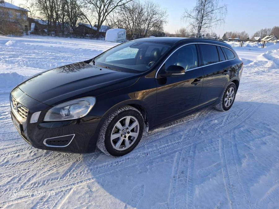 Melns Volvo V60 2011 Pasvalys, ar dzinēja tilpumu 1.60 L un nobraukumu 273 tūkst. km par 3700 €, foto 2 vietnē AUTOMOTO.COM.LV