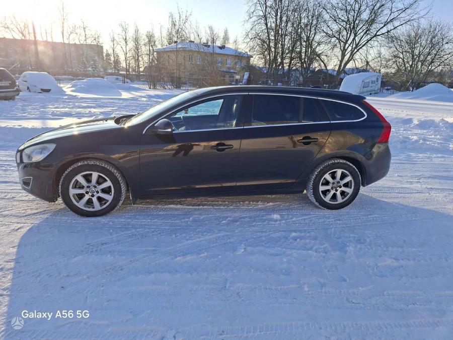 Melns Volvo V60 2011 Pasvalys, ar dzinēja tilpumu 1.60 L un nobraukumu 273 tūkst. km par 3700 €, foto 3 vietnē AUTOMOTO.COM.LV
