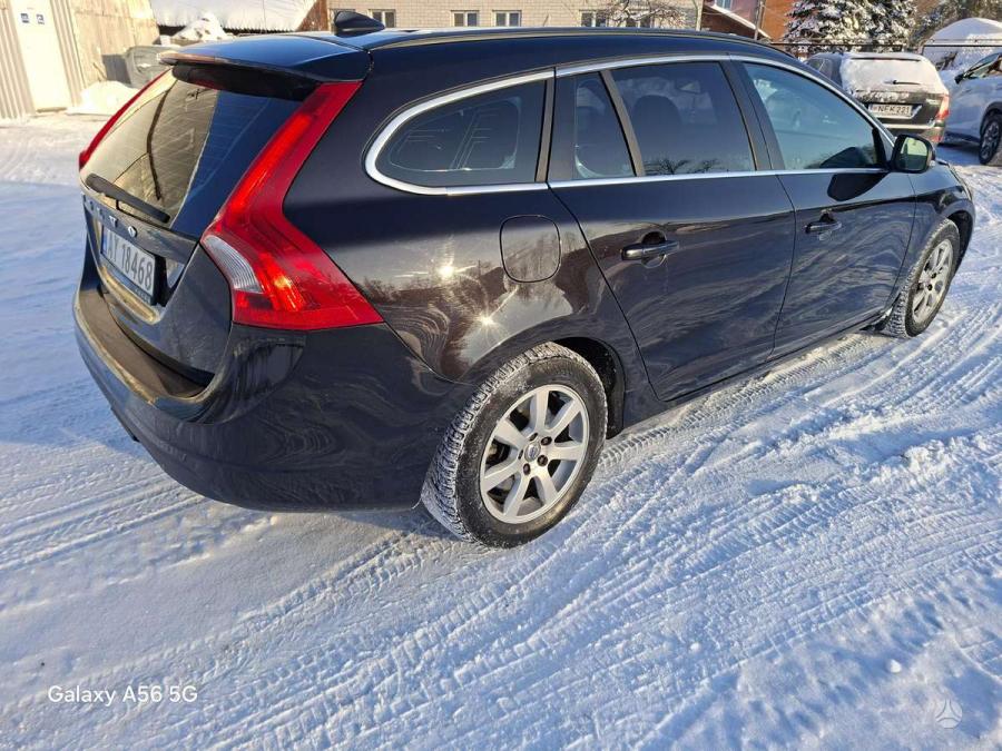 Melns Volvo V60 2011 Pasvalys, ar dzinēja tilpumu 1.60 L un nobraukumu 273 tūkst. km par 3700 €, foto 6 vietnē AUTOMOTO.COM.LV