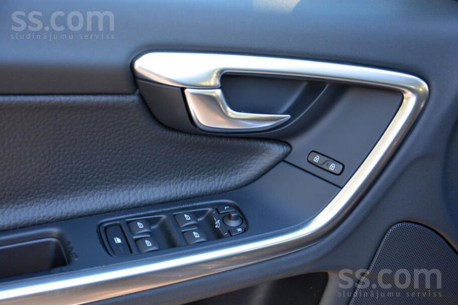 Melns Volvo V60 2011 Rīga, ar dzinēja tilpumu 2.00 L un nobraukumu 288 tūkst. km par 5850 €, foto 7 vietnē AUTOMOTO.COM.LV