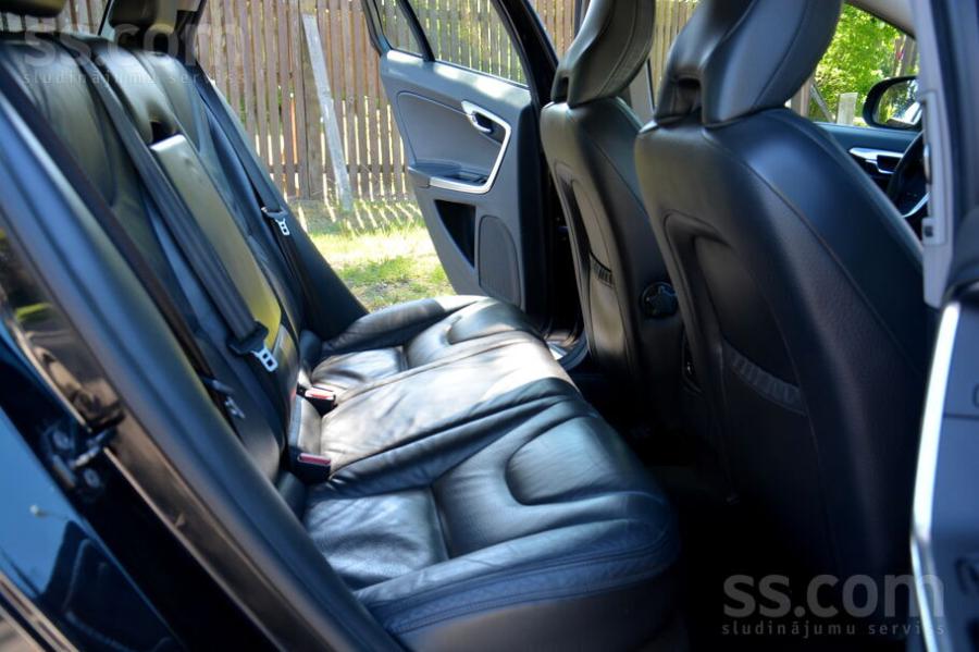 Melns Volvo V60 2011 Rīga, ar dzinēja tilpumu 2.00 L un nobraukumu 288 tūkst. km par 5850 €, foto 15 vietnē AUTOMOTO.COM.LV