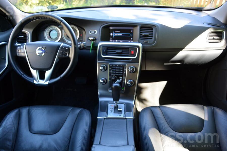 Melns Volvo V60 2011 Rīga, ar dzinēja tilpumu 2.00 L un nobraukumu 288 tūkst. km par 5850 €, foto 30 vietnē AUTOMOTO.COM.LV