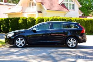 Melns Volvo V60 2011 Rīga, ar dzinēja tilpumu 2.00 L un nobraukumu 288 tūkst. km par 5850 €, foto 31 vietnē AUTOMOTO.COM.LV