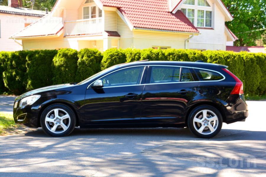 Melns Volvo V60 2011 Rīga, ar dzinēja tilpumu 2.00 L un nobraukumu 288 tūkst. km par 5850 €, foto 31 vietnē AUTOMOTO.COM.LV