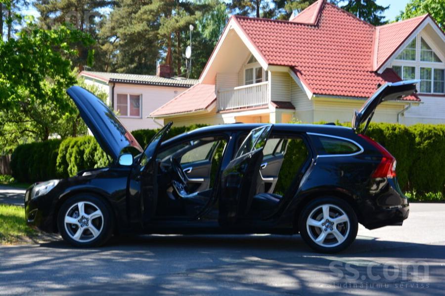 Melns Volvo V60 2011 Rīga, ar dzinēja tilpumu 2.00 L un nobraukumu 288 tūkst. km par 5850 €, foto 35 vietnē AUTOMOTO.COM.LV