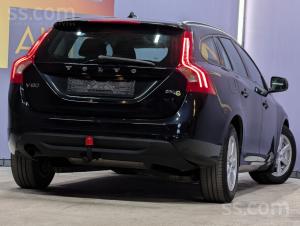 Melns Volvo V60 2011 Jūrmala, ar dzinēja tilpumu 1.60 L un nobraukumu 242 tūkst. km par 5950 €, foto 7 vietnē AUTOMOTO.COM.LV