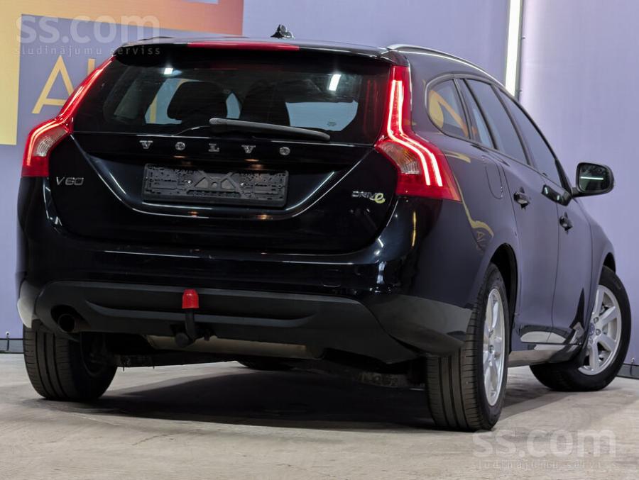 Melns Volvo V60 2011 Jūrmala, ar dzinēja tilpumu 1.60 L un nobraukumu 242 tūkst. km par 5950 €, foto 7 vietnē AUTOMOTO.COM.LV