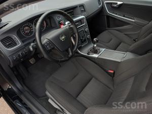 Melns Volvo V60 2011 Jūrmala, ar dzinēja tilpumu 1.60 L un nobraukumu 242 tūkst. km par 5950 €, foto 13 vietnē AUTOMOTO.COM.LV