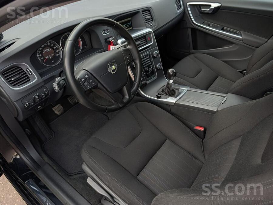 Melns Volvo V60 2011 Jūrmala, ar dzinēja tilpumu 1.60 L un nobraukumu 242 tūkst. km par 5950 €, foto 13 vietnē AUTOMOTO.COM.LV