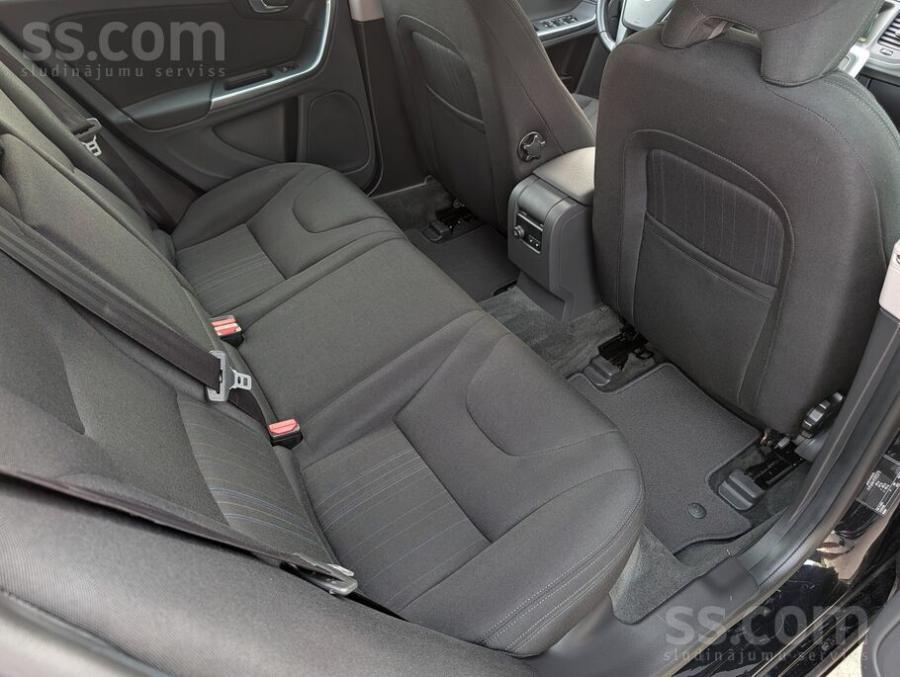 Melns Volvo V60 2011 Jūrmala, ar dzinēja tilpumu 1.60 L un nobraukumu 242 tūkst. km par 5950 €, foto 15 vietnē AUTOMOTO.COM.LV