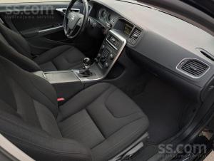 Melns Volvo V60 2011 Jūrmala, ar dzinēja tilpumu 1.60 L un nobraukumu 242 tūkst. km par 5950 €, foto 16 vietnē AUTOMOTO.COM.LV
