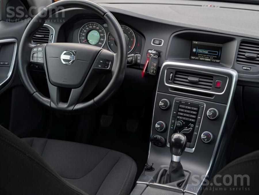 Melns Volvo V60 2011 Jūrmala, ar dzinēja tilpumu 1.60 L un nobraukumu 242 tūkst. km par 5950 €, foto 18 vietnē AUTOMOTO.COM.LV