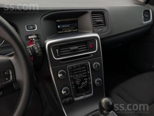 Melns Volvo V60 2011 Jūrmala, ar dzinēja tilpumu 1.60 L un nobraukumu 242 tūkst. km par 5950 €, foto 23 vietnē AUTOMOTO.COM.LV