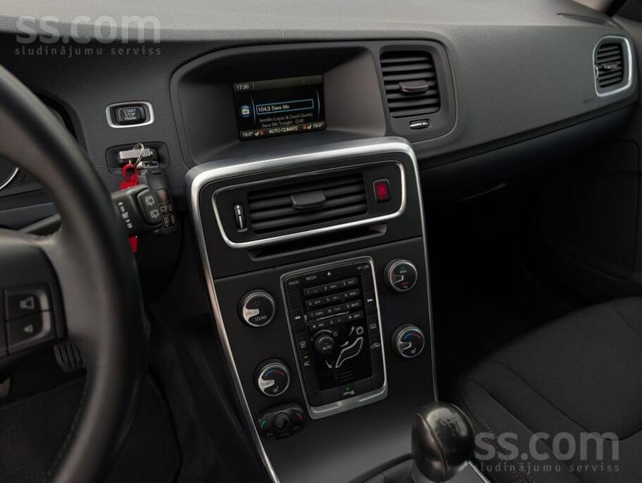 Melns Volvo V60 2011 Jūrmala, ar dzinēja tilpumu 1.60 L un nobraukumu 242 tūkst. km par 5950 €, foto 23 vietnē AUTOMOTO.COM.LV
