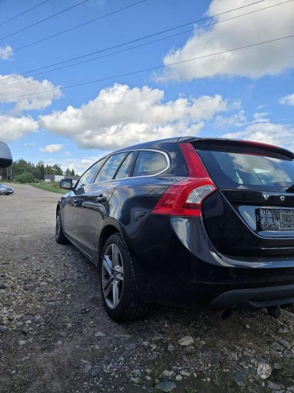 Melns Volvo V60 2011 Viļņa, ar dzinēja tilpumu 1.60 L un nobraukumu 226 tūkst. km par 1950 €, foto 4 vietnē AUTOMOTO.COM.LV