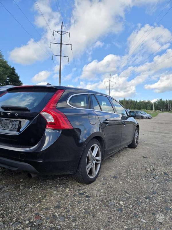 Melns Volvo V60 2011 Viļņa, ar dzinēja tilpumu 1.60 L un nobraukumu 226 tūkst. km par 1950 €, foto 6 vietnē AUTOMOTO.COM.LV
