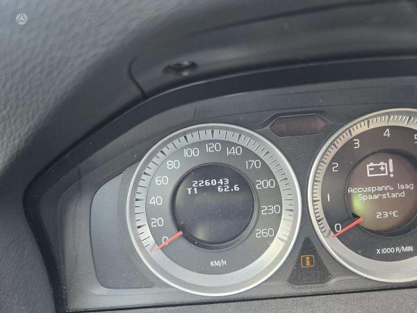 Melns Volvo V60 2011 Viļņa, ar dzinēja tilpumu 1.60 L un nobraukumu 226 tūkst. km par 1950 €, foto 11 vietnē AUTOMOTO.COM.LV