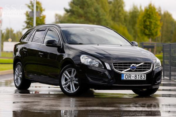 Melns Volvo V60 2011 Rīga, ar dzinēja tilpumu 2.40 L un nobraukumu 225 tūkst. km par 6390 €, foto 1 vietnē AUTOMOTO.COM.LV