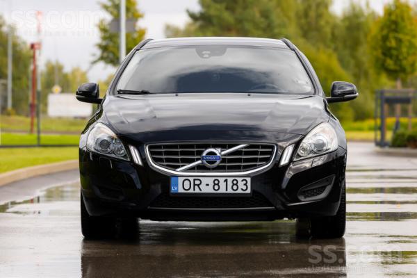 Melns Volvo V60 2011 Rīga, ar dzinēja tilpumu 2.40 L un nobraukumu 225 tūkst. km par 6390 €, foto 3 vietnē AUTOMOTO.COM.LV