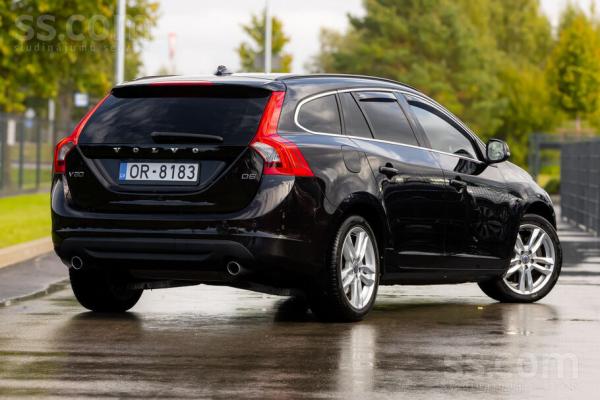 Melns Volvo V60 2011 Rīga, ar dzinēja tilpumu 2.40 L un nobraukumu 225 tūkst. km par 6390 €, foto 6 vietnē AUTOMOTO.COM.LV